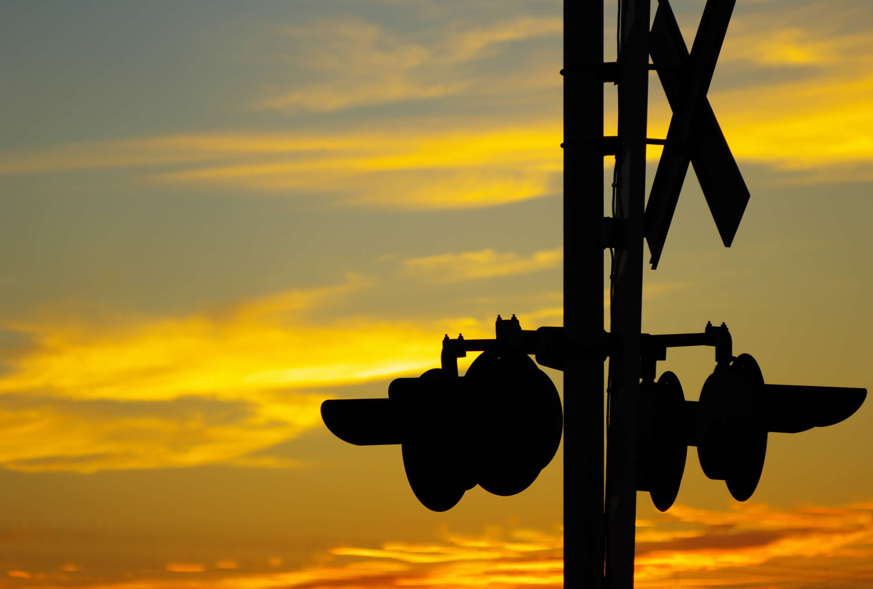 railroad_crossing_sunset